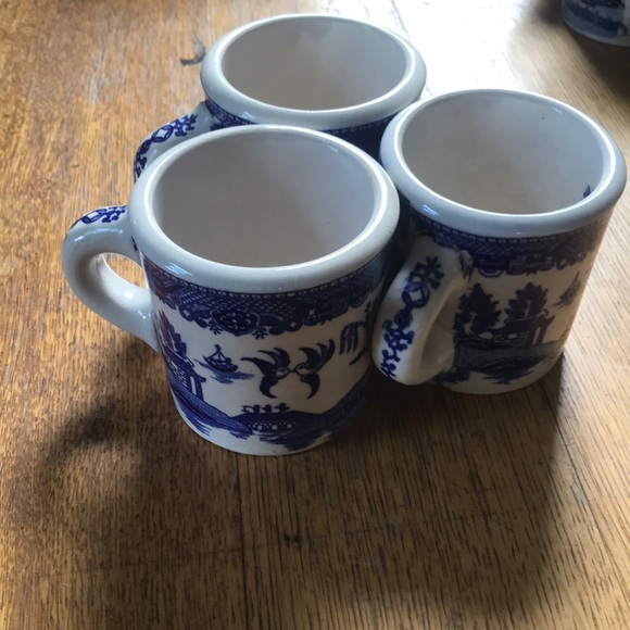 Blue Willow | Kitchen | Three Restaurant Antique Blue Willow Mugs ...